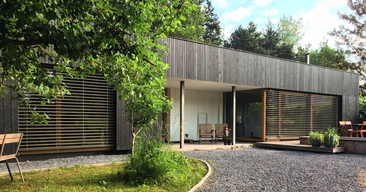 Binnenkijken bij een woning met duurzame materialen en ecologische tuin | Velt